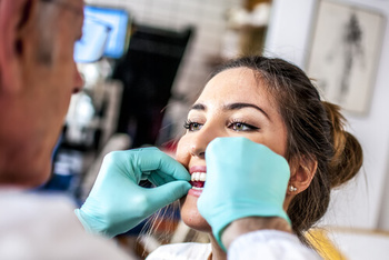 What Are the First Signs of Sepsis from a Tooth Abscess? | Hyster Home